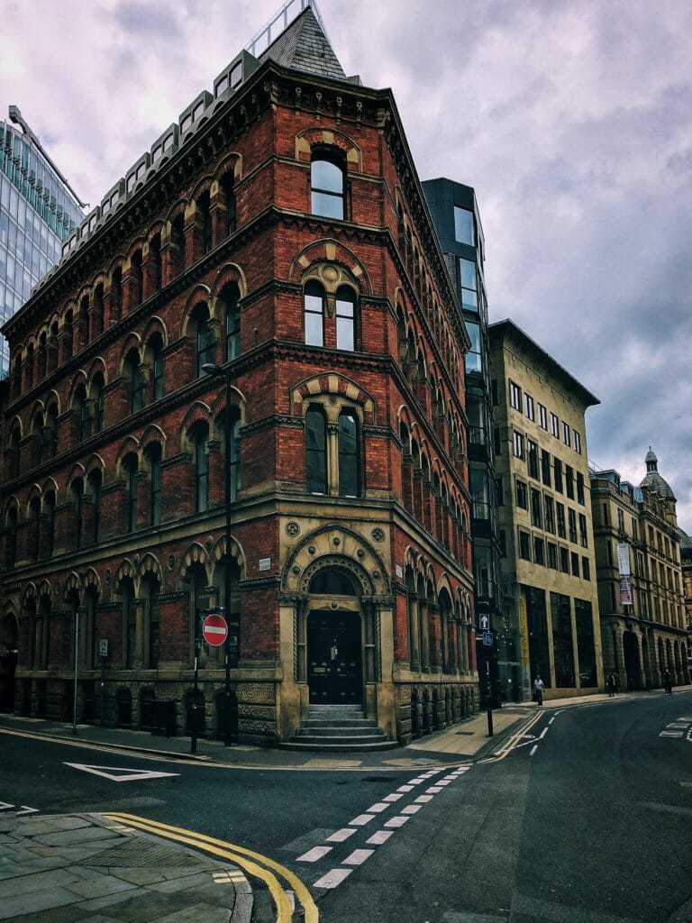 2 DAYS IN BEAUTIFUL MANCHESTER, ENGLAND - HelgaAndHeiniOnTour.com